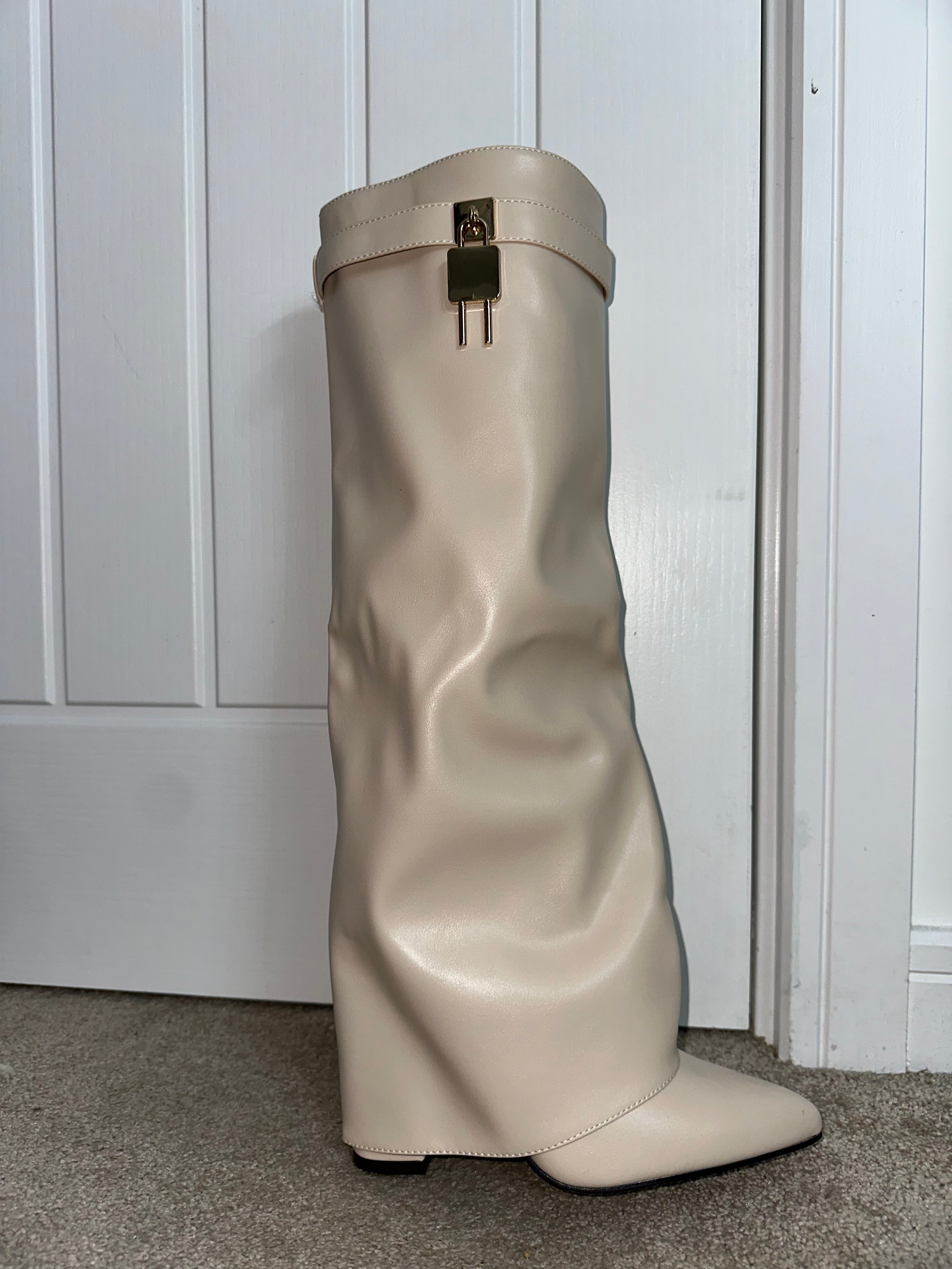 AMY Long Heel Boot - Lock Details – The Style Mill